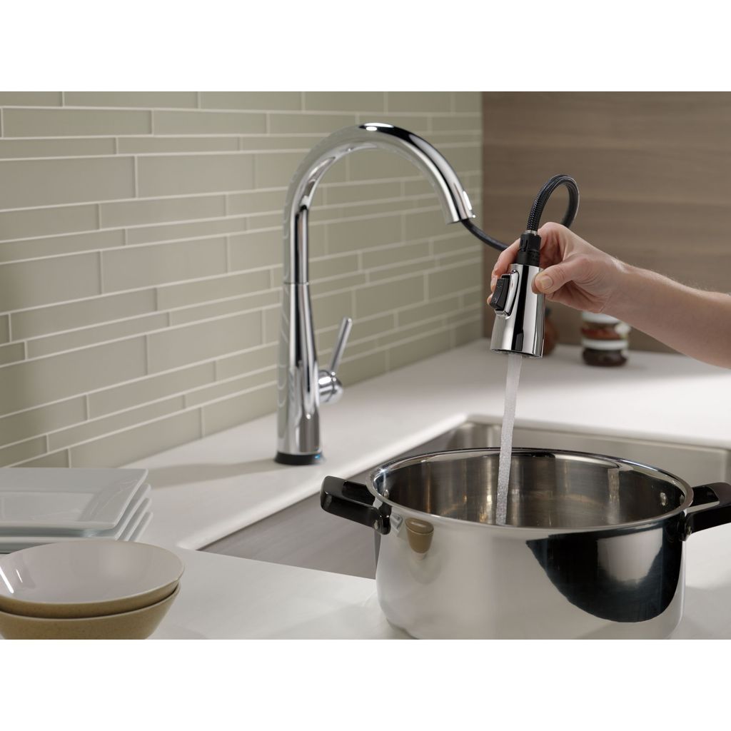 Delta 9113T-BL-DST Essa Single Handle Pull-Down Kitchen Faucet With Touch2O